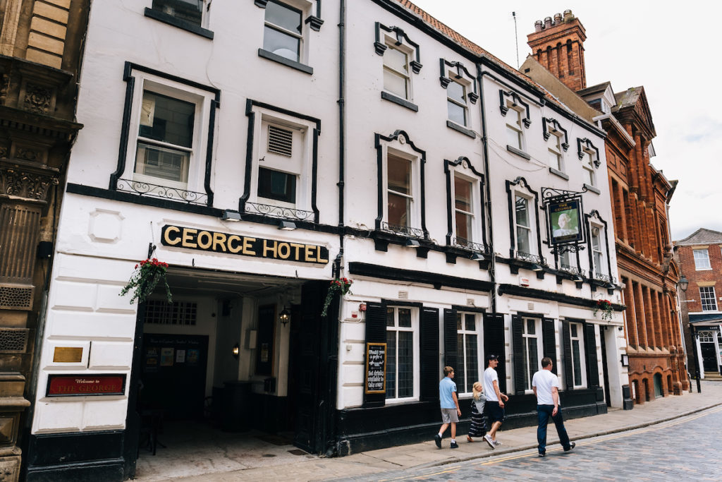 » George Hotel